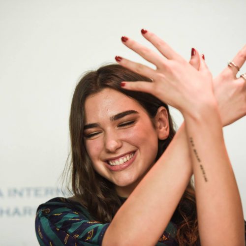 Kosova feston Pavarësinë, Dua Lipa uron në shqip! - Top Channel Kosova feston Pavarësinë, Dua Lipa uron në shqip! - Top Channel