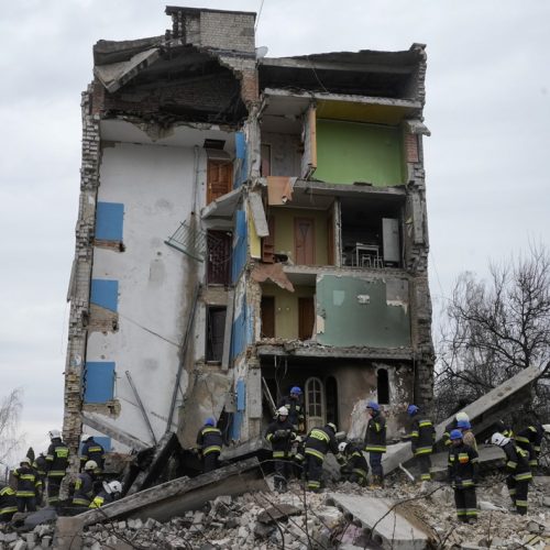 Vazhdojnë kërkimet për gjetjen e trupave pas sulmeve në Borodyanka ... Vazhdojnë kërkimet për gjetjen e trupave pas sulmeve në Borodyanka ...