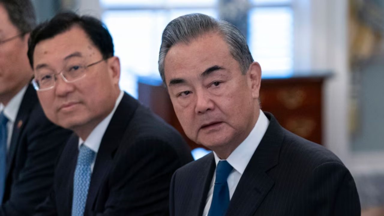 Presidenti Biden takon kryediplomatin kinez: SHBA dhe Kina duhet të ...