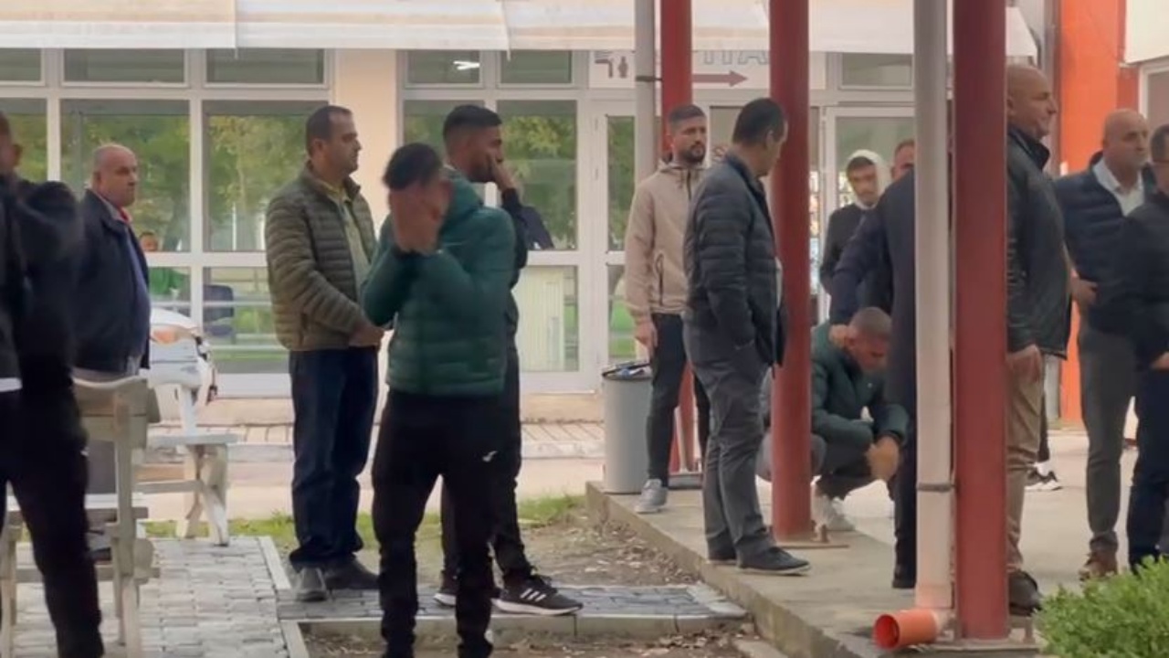 Futbollistët e Egnatias të tronditur për humbjen e mikut të tyre ... Futbollistët e Egnatias të tronditur për humbjen e mikut të tyre ...