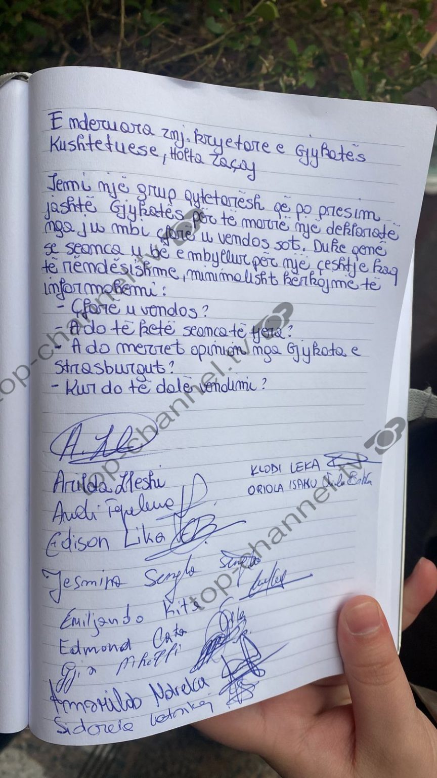 Foto lajm/ Letër me shkrim dore për kryetaren e “Kushtetueses”, ja ...