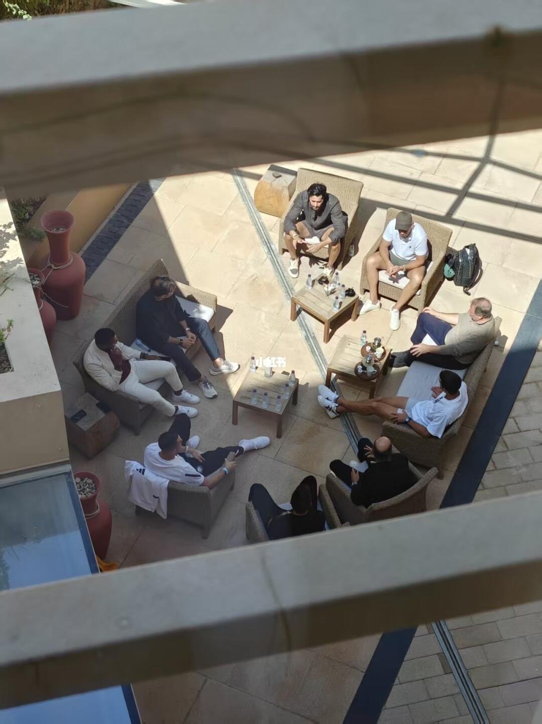 Dy nga yjet më të mëdhenj në sportet e tyre, në një foto, Djokoviç dhe ...