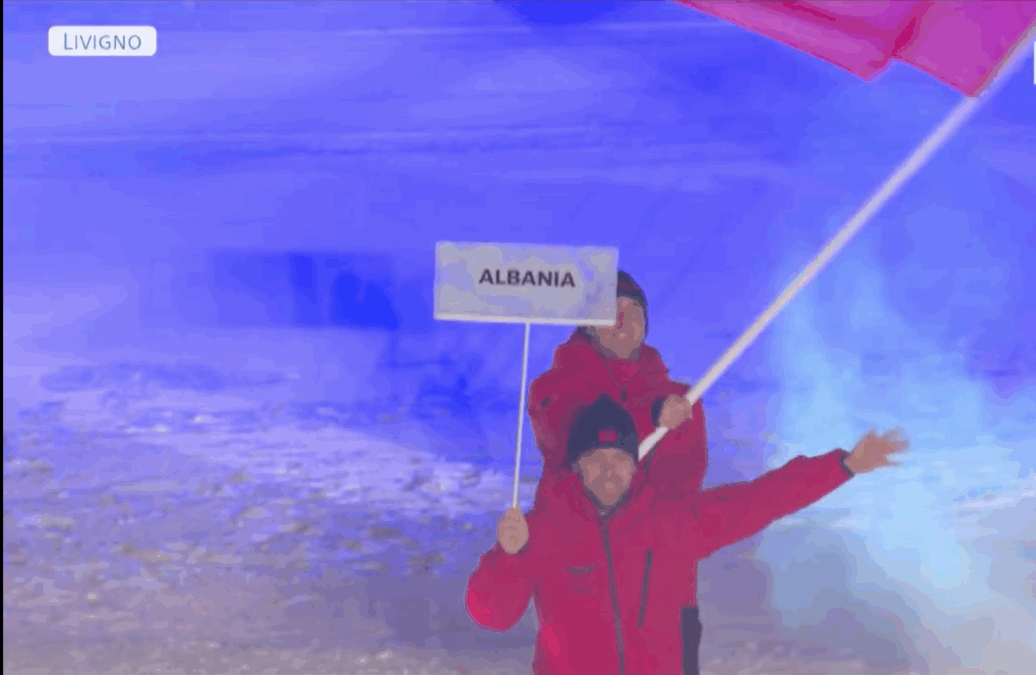 FOTO/Shqipëria bën parakalimin në ceremoninë e hapjes së Lojërave ...