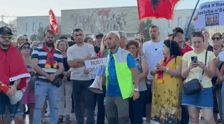 “Rama n’burg, Berisha n’burg”, pas marshimit nëpër kryeqytet, disa ...